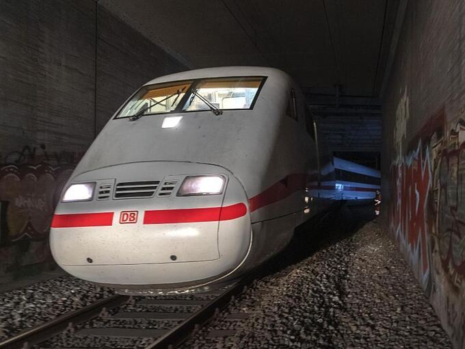 ICE aus Berlin entgleist bei Basel und blockiert Gleise