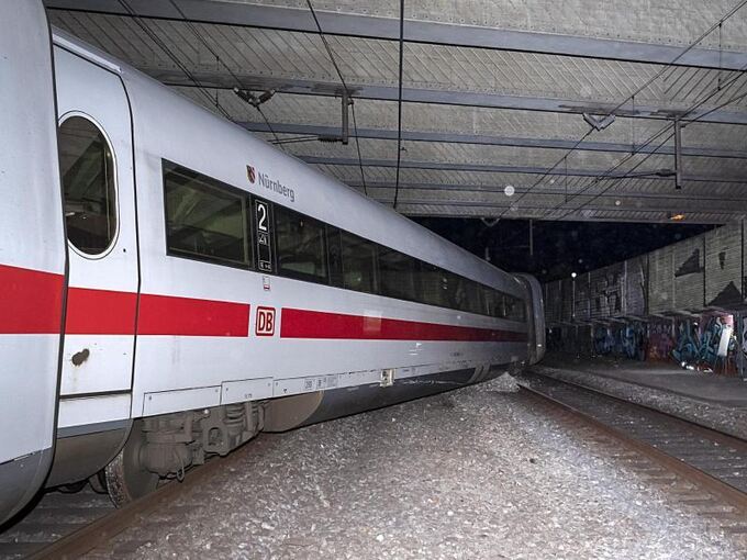 ICE aus Berlin entgleist bei Basel und blockiert Gleise