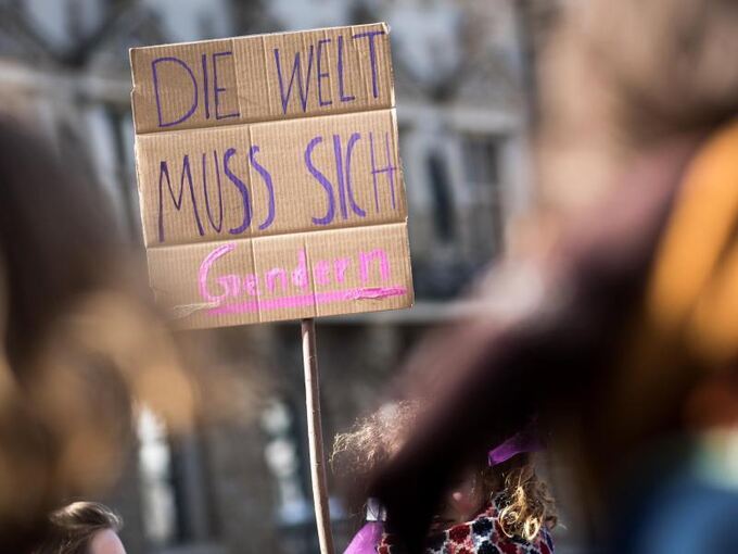 Tausende demonstrieren für Frauenrechte