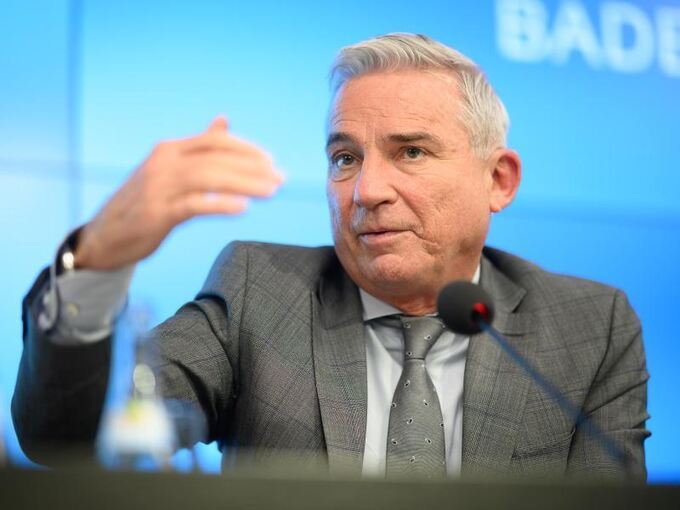 Minister Strobl: Personalisierte Tickets im Fußball prüfen