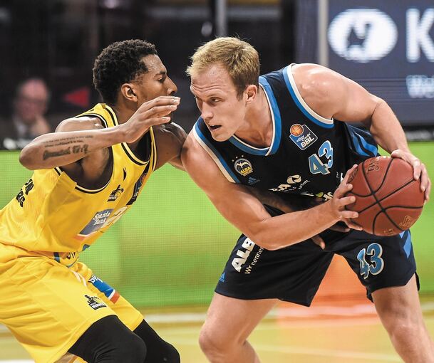 Riesen trotzen dem neuen Meister