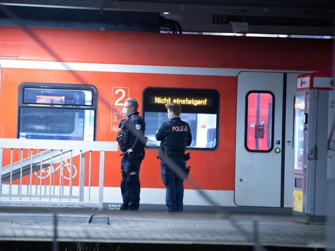 Messerstecherei in der S-Bahn bei Kornwestheim: Opfer und Täter kannten sich