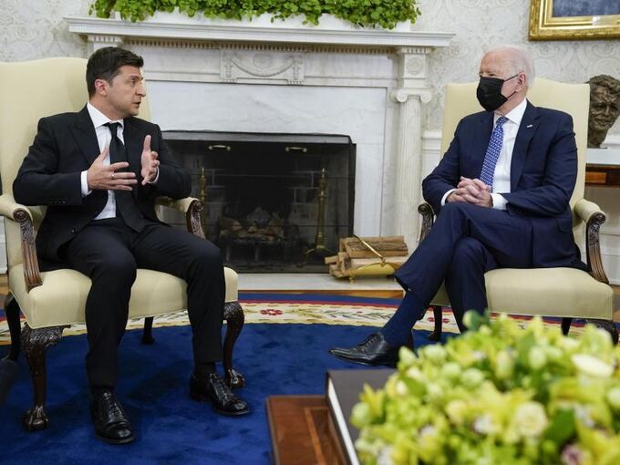 Biden sichert Selenskyj im Ukraine-Konflikt Unterstützung zu