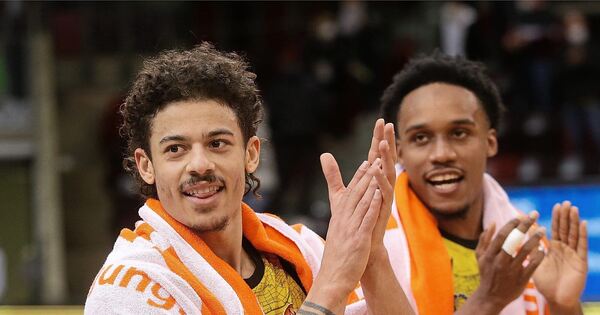 Jonah Radebaugh und James Woodard sollen bei den MHP-Riesen die Rolle ...