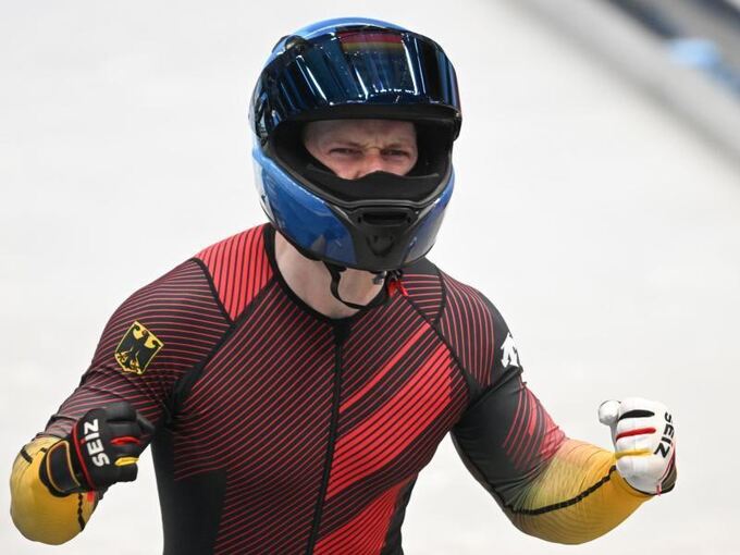 Schumi-Fan Friedrich rast im Frauen-Schlitten zu Bob-Gold