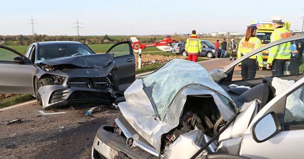 Frontalcrash zwischen Hemmingen und Schwieberdingen: Zwei schwer und ein lebensgefährlich Verletzter
