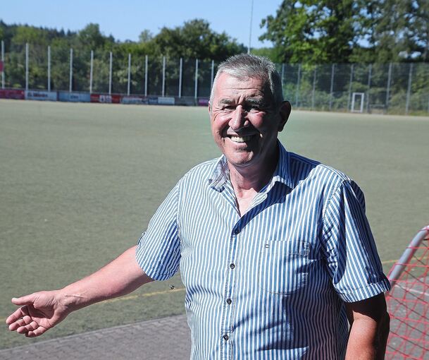 Ehrenpräsident Dieter Schuster vom FV Löchgau: „Ohne ein gutes Team ...