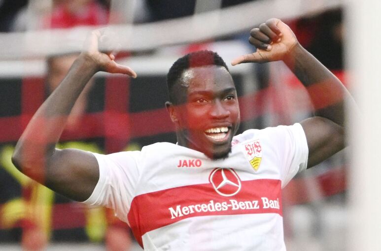 Stuttgart feiert ersten Sieg - Frankfurt überrollt Bayer