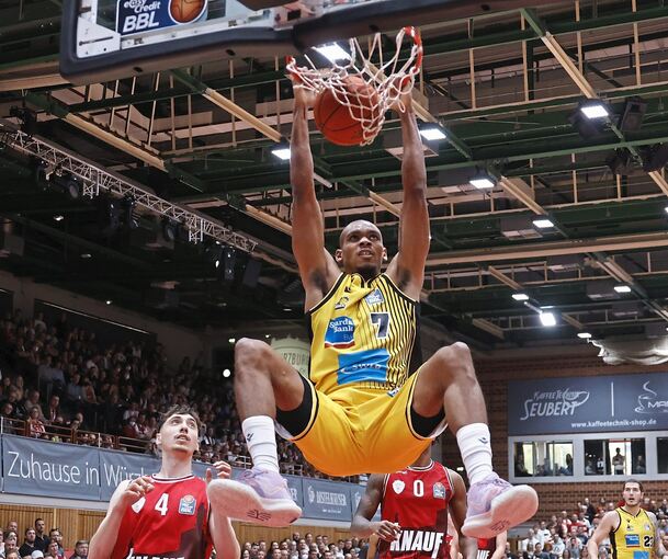 MHP-Riesen Ludwigsburg behalten gegen Baskets Würzburg die Nerven