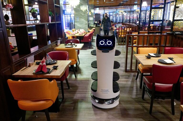 Wenn der Service-Roboter das Sushi bringt