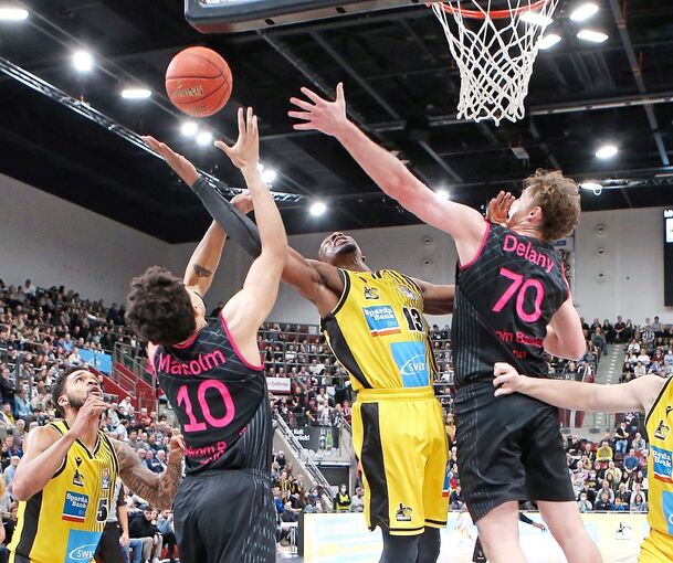 Ungestümheit der MHP-Riesen zahlt sich gegen Bonn aus