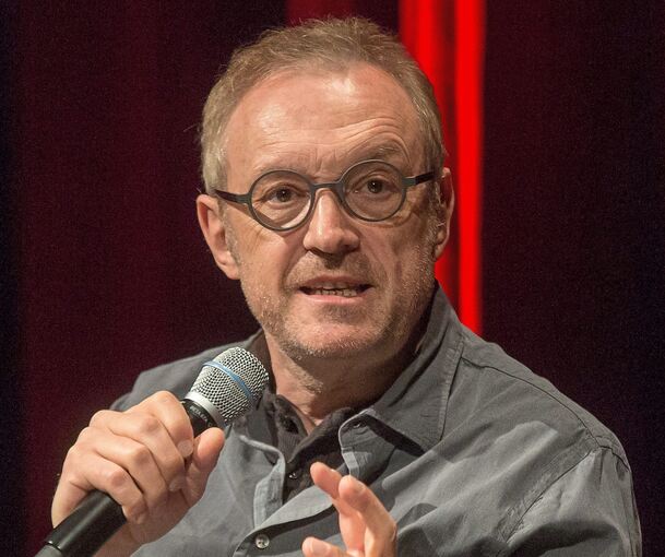 Josef Hader zeigt eine beeindruckende Darstellung des menschlichen Verfalls