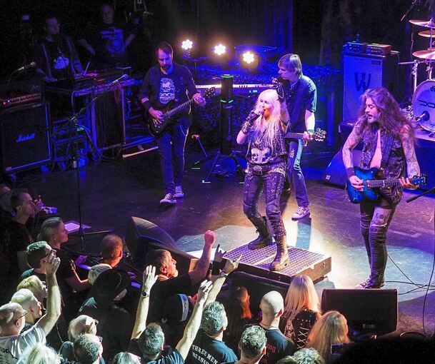 Doro im Scala: Ein wilder Ritt am Limit