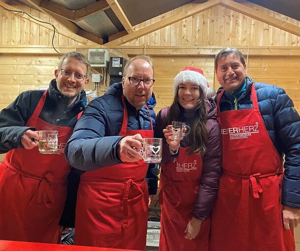 Genuss und Geselligkeit am Glühweinstand der Ludwigsburger Kreiszeitung ...
