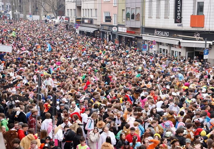 «Endlich wieder richtig Karneval»: Köln schunkelt Sorgen weg