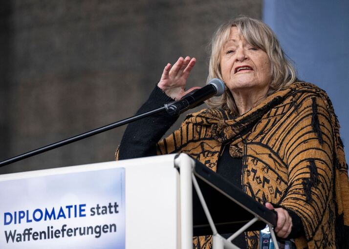 Tausende folgen Demo-Aufruf von Wagenknecht und Schwarzer