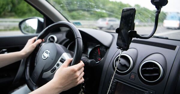 Smartphones am Steuer sind lebensgefährlicher Alltag