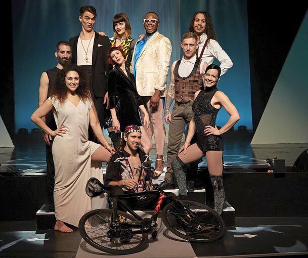 Neue Show „Verve“: Mit Frack, Zylinder und Bananen