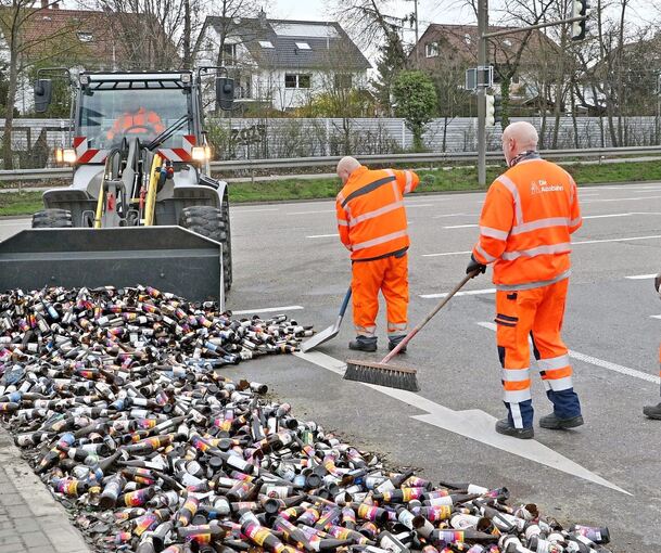 Riesiges Scherbenmeer legt in Ditzingen den Berufsverkehr lahm