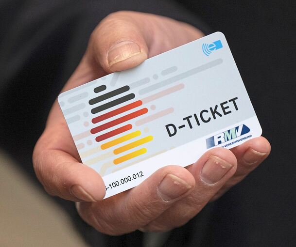 Schon 15000 Bestellungen: VVS will mit Deutschlandticket aus der Corona ...