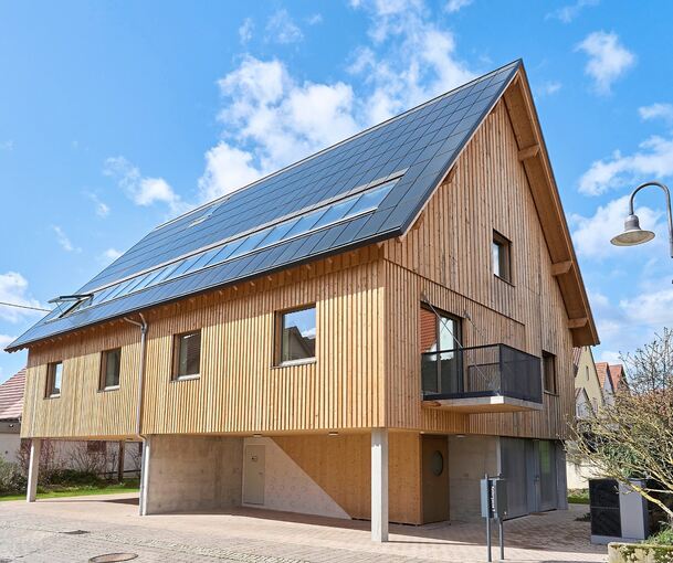 Ein nachhaltiges Haus aus Stroh, Lehm und Holz