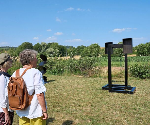 Malen mit der Motorsense: Der Skulpturengarten „Dock“ von Markus Merkle