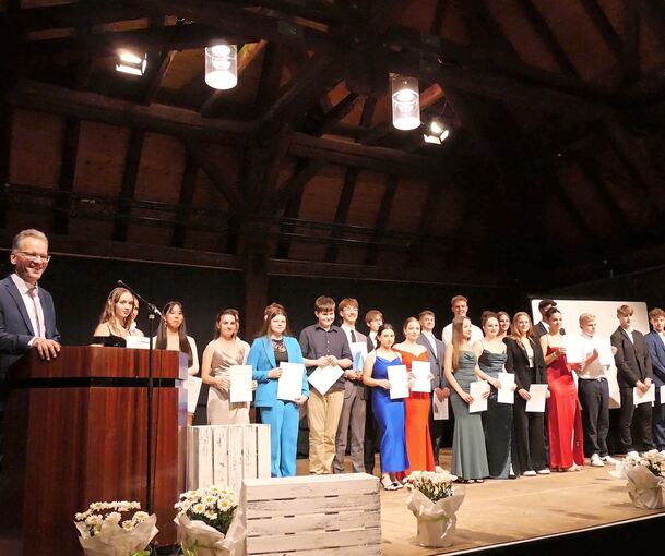 Strahlende Gesichter und viele Preis bei der Abschlussfeier der ...