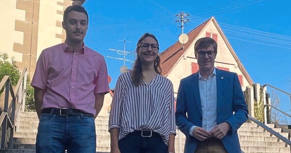 Gemeinde Oberstenfeld begrüßt Auszubildenden und Praktikantin