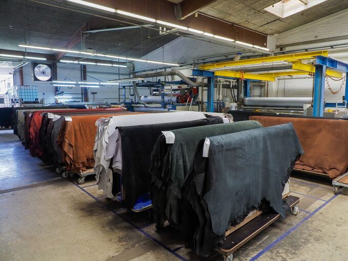 Die Abgeordneten im Bundestag sitzen auf Leder von Gmelich in Großbottwar
