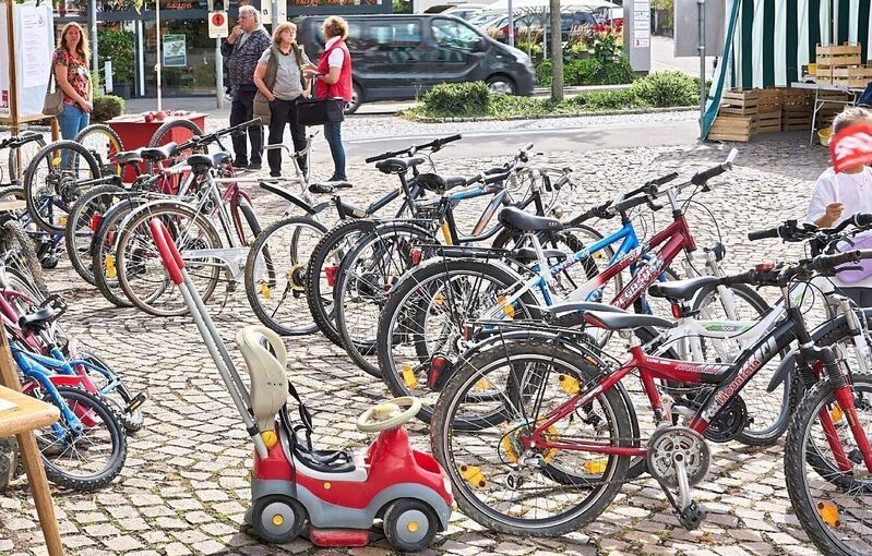 Wo kleine Fundsachen und große Container unter den Hammer kommen