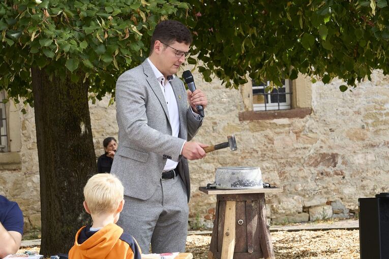 Wo kleine Fundsachen und große Container unter den Hammer kommen