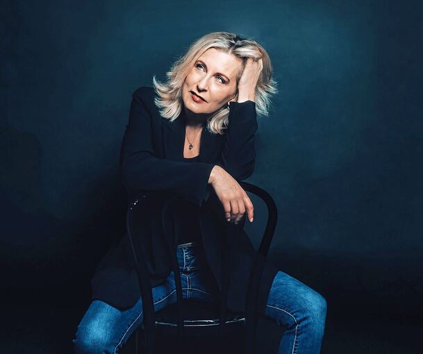 Die Sängerin Franziska Kleinert bringt zehn Musiker in die Stadthalle