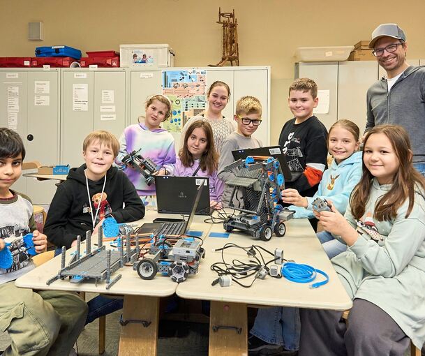 Die 14-jährige Lia Gröner leitet die Robotik-AG an der Freiberger Flattichschule