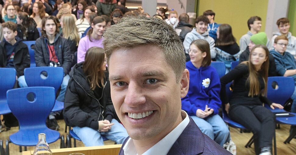 So kommt man als Schüler vom Ellental-Gymnasium über Mercedes-Benz bis ...