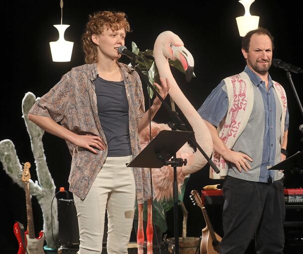 Junges Ensemble Stuttgart: Musiktheater mit Flamingo, Limo und ganz ...