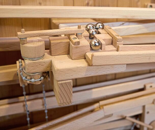 Thomas Riegraf aus Ingersheim hat eine riesige Murmelbahn gebaut