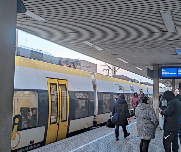 Volle Stadtbahnen, leere MEX-Züge – Erlebnisse an Tag 1 des Bahnstreiks