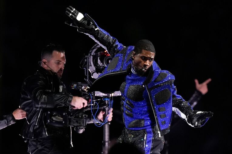 Super Bowl: Usher singt mit Überraschungsgästen