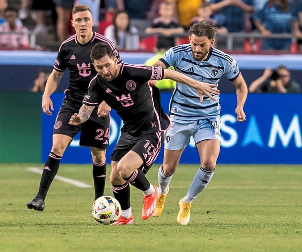 Messi-Mania aus der ersten Reihe für den Ludwigsburger Tim Leibold