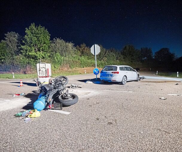 Schwerverletzte Motorradfahrerin bei Unfall auf L 1100 bei Murr