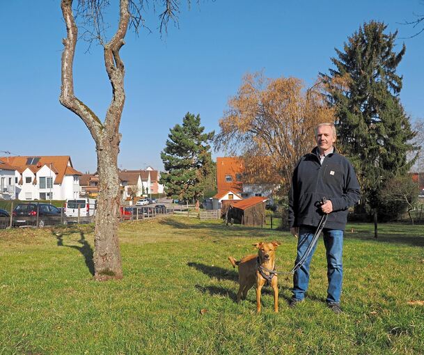 Andreas Lenz lässt im Kampf für eine Hundewiese in Oßweil nicht locker
