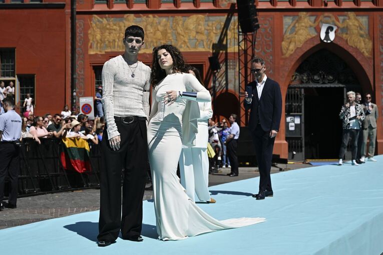 ESC: Favoriten sind cool und Tynna trägt eine Art Brautkleid