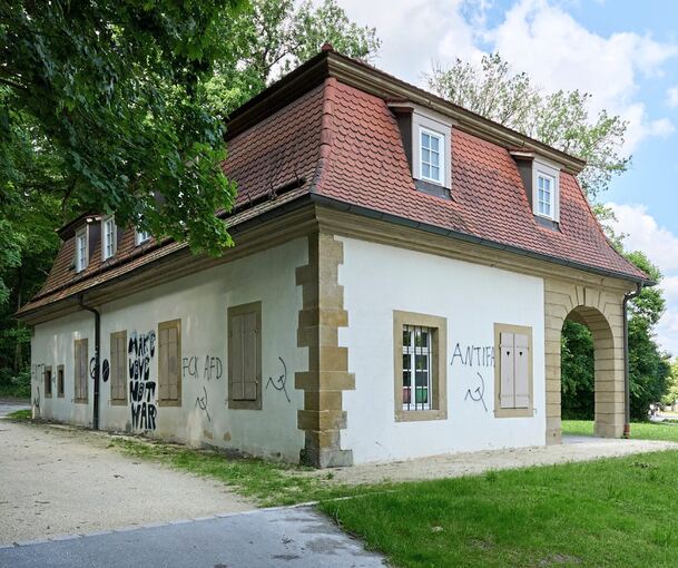 Vandalismus an historischem Gebäude: Stadt Ludwigsburg will Graffiti ...