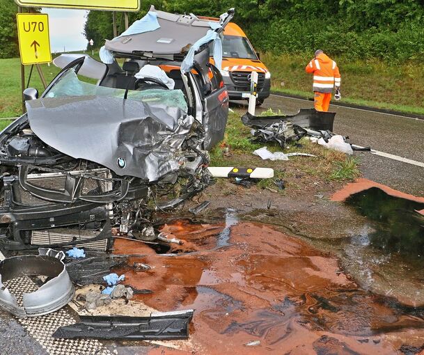 Frontalcrash mit zwei Schwerverletzten auf der B10 bei Schwieberdingen